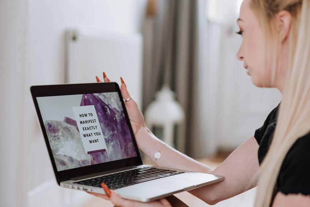 What are the tools that encourage reading?