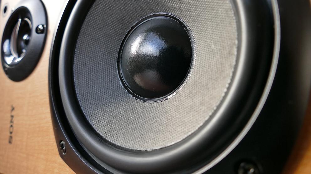 What's the difference between aloud and out loud?